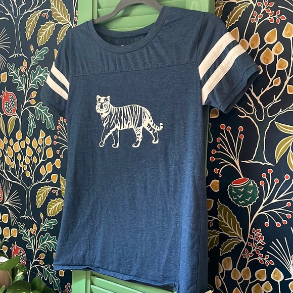 stewart simmons | Tops | Stewart Simmons Designer Tiger Tee With ...